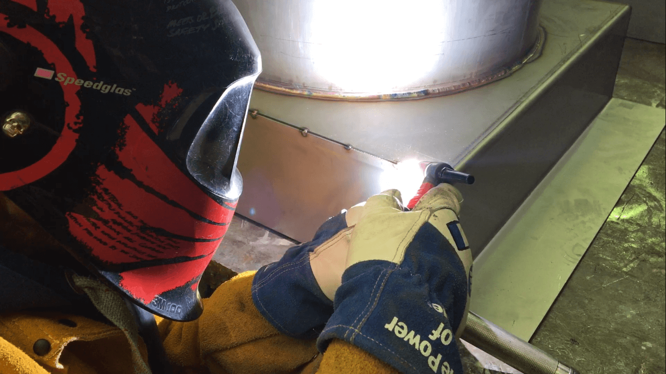 Video de soudure au TIG sur pièces chaudronnées en acier inoxydable ...